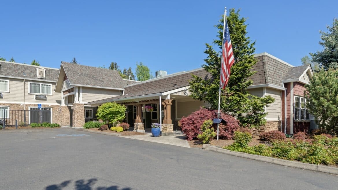 View Royalton Place Community Photos | Cascade Living Group